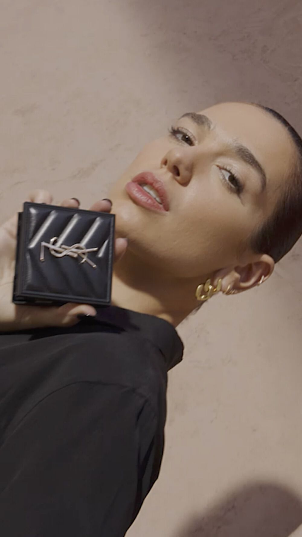 Discover the new YSL Beauty All Hours Hyper Finish powder